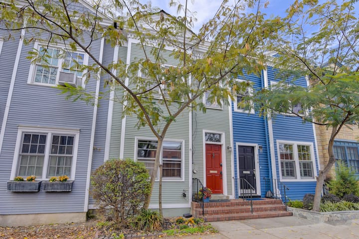 2 Br 2 Ba Home, Parking, Fenced Yard, Old Town Alx - Alexandria, VA