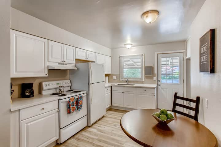 Single Level 2 Bedroom Fenced Yard In Garden Home - 比弗頓