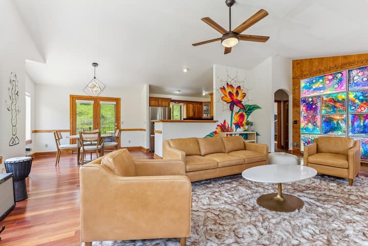 Ultimate Mountain Wonderland Art Cabin | Hot Tub - Idaho Springs, CO