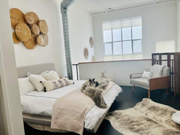 Gorgeous Loft Sonoma Square - Sonoma, CA