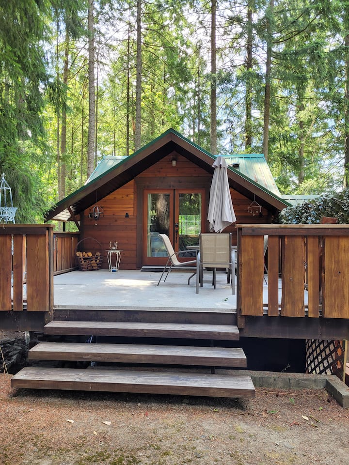 Cedar Road Treehouse - Ladysmith