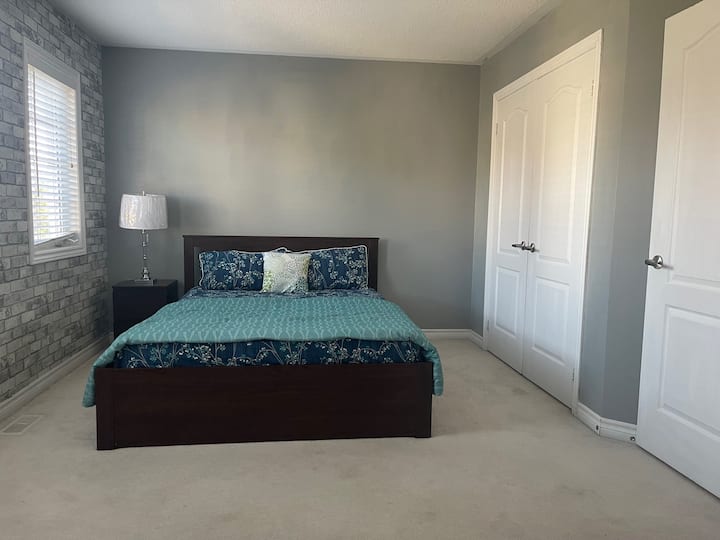 Private Room In South Barrie - Barrie