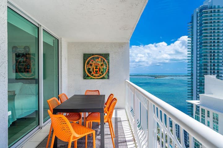 Curated Sky Abode: Ocean & City Views, Sleeps 6 - マイアミ