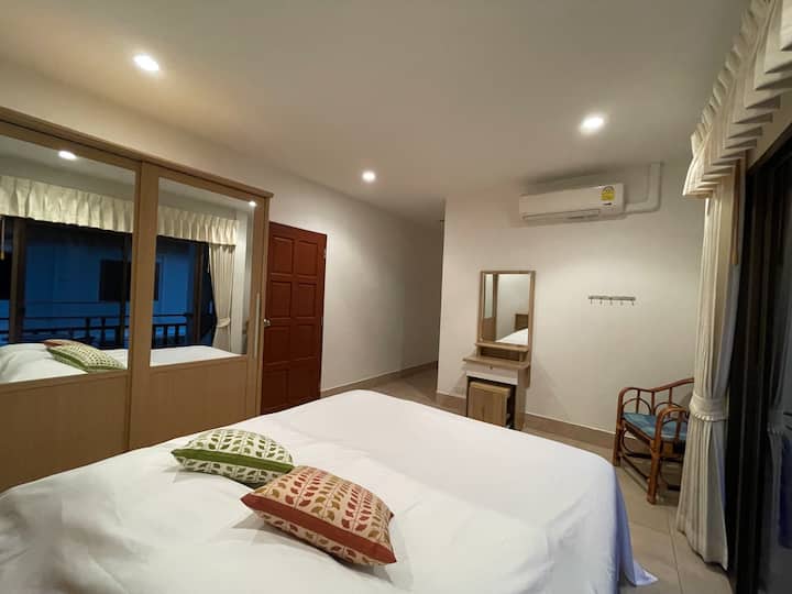 Ideal Location Family Townhouse - Cha-am