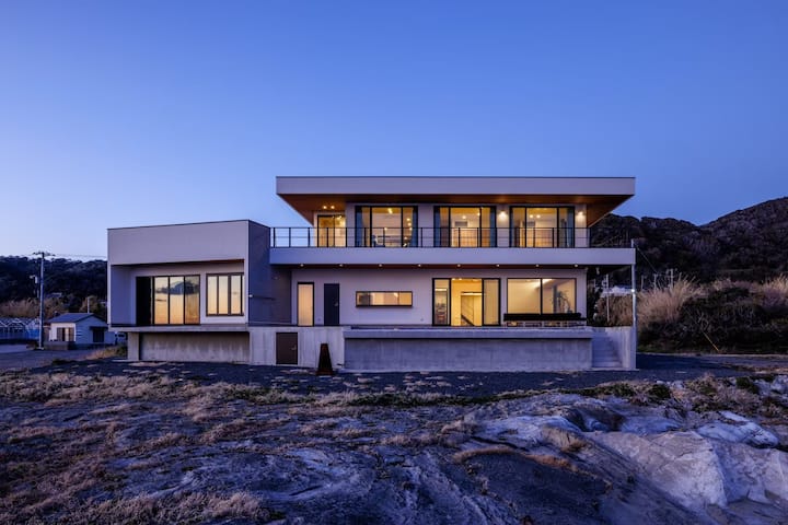 Oceanfront Villa In Tateyama | Sauna & Pool - Tateyama