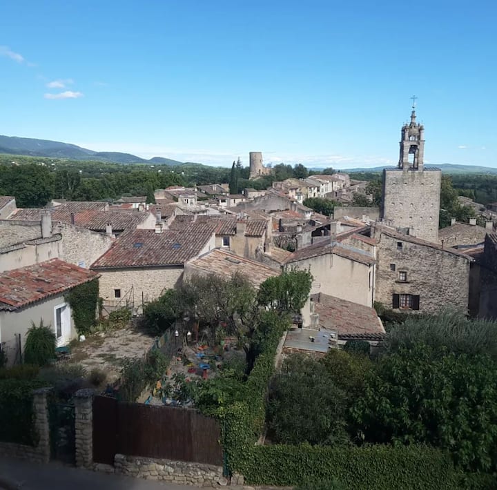Maison Dans Le Centre Du Village - Cucuron