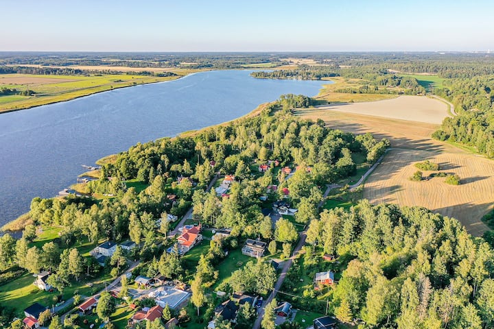 Swedish Lake Cabin In The Woods - Hallstahammar