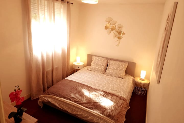 T2 Hyper Centre Jacuzzi 4 Places, Véranda Chauffée - Évreux