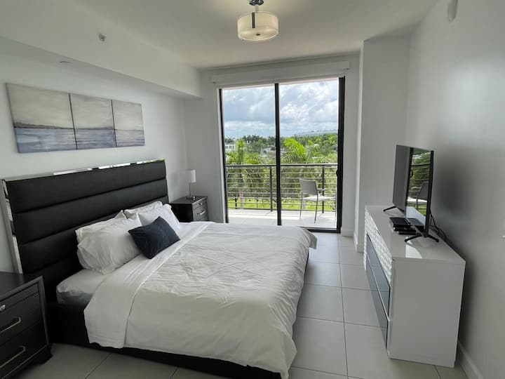 1 Bedroom Condo At Doral - Doral