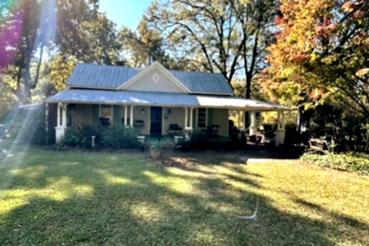Charming Fuquay Farmhouse - Splash Pad, Fuquay-Varina