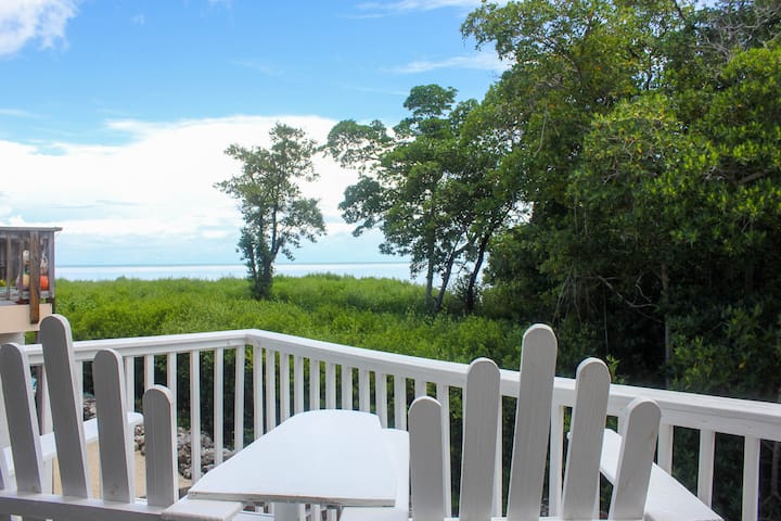 Kokomo Cay Getaway & Cabana Club Pool - Marathon, FL