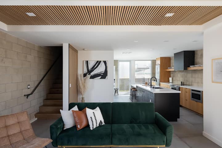 Emerald Gem Modern 2 Bedroom Little Italy - San Diego, CA