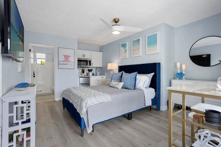 * New Glamorous Beachside Studio! - Daytona Beach, FL