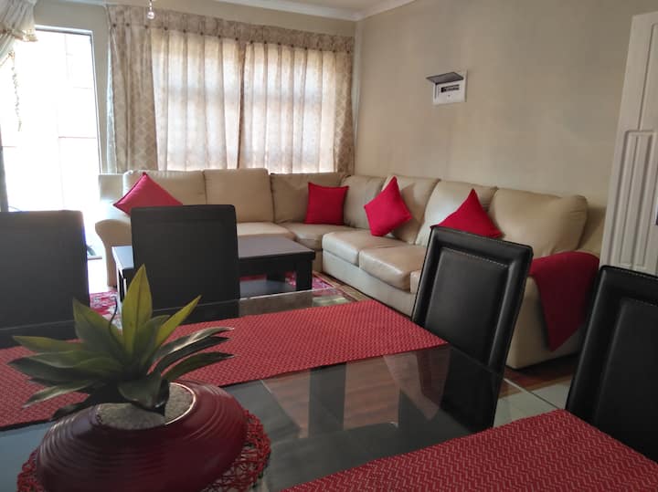 Wonderful 3 Bedroom House With Pool - Kempton Park