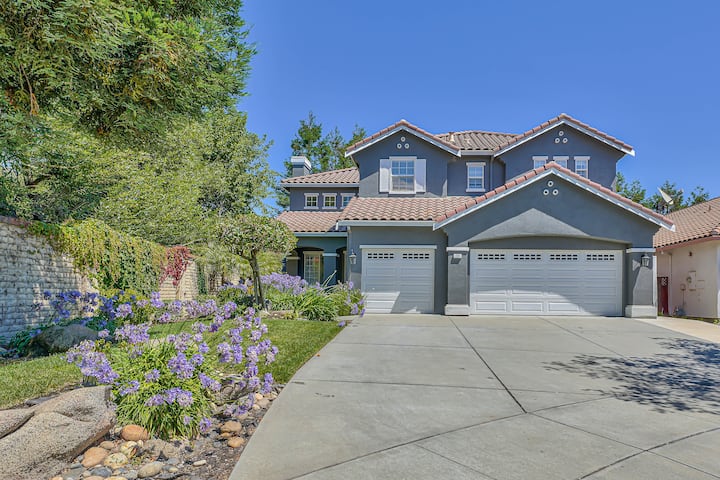 6 Bedroom Coastal Oasis - Salinas, CA