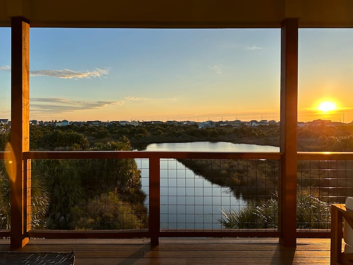 Beach Retreat W/ Cowboy Pool, Walk To Beaches! - 갤버스턴