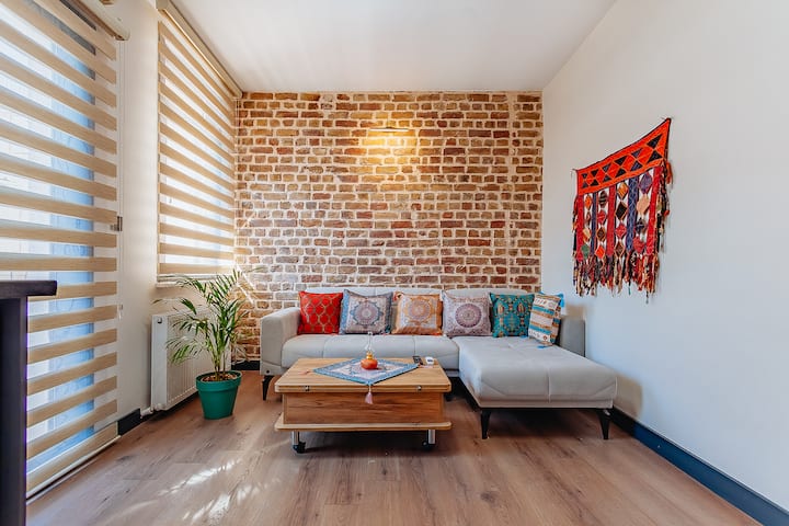 Balcony-calm-central 1br Apprt - Karaköy