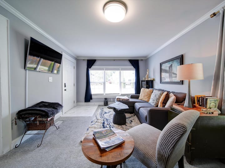 River District Retreat — Walk To Downtown Belmont! - Belmont, NC