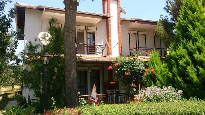 ÇAm Agaclari Icinde Bakimli Sitede, Bahceli Villa - Şarköy