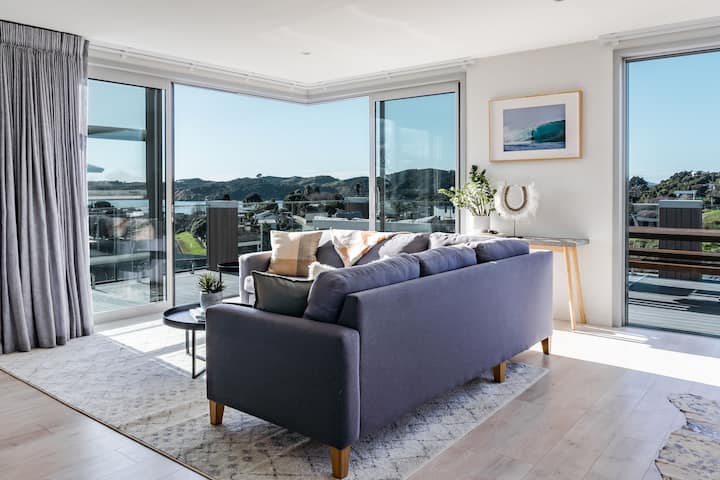 Hillside Haven - House & Unit • 16+ Guests • Spa - Raglan