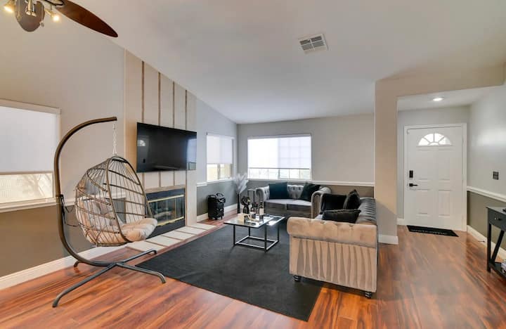 Trendy 4br Home In N. Las Vegas - North Las Vegas, NV