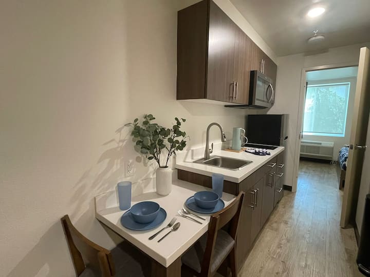 One Bedroom Minimalist Apartment - San Diego, CA