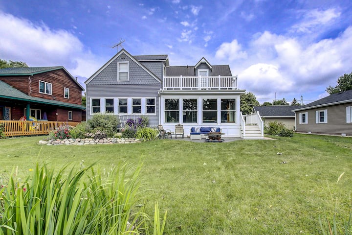 Relaxing Lake Winnebago Waterfront Retreat - Oshkosh, WI