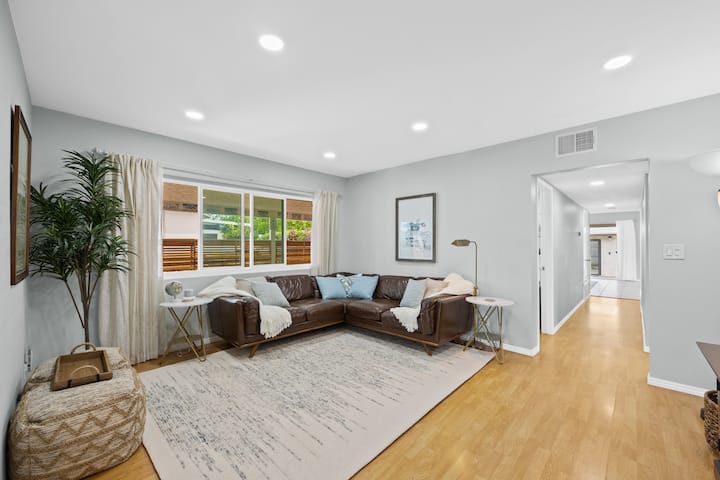 Stylish Home Centrally Located To Beaches/lax/sofi - Torrance, CA