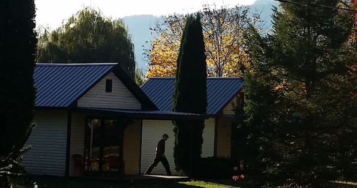 Modern Mini Cabin In Campground - Sicamous