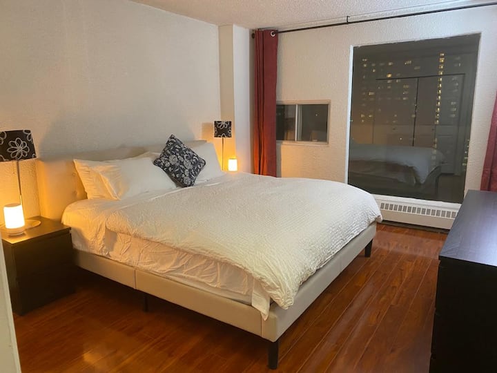 River, City, And Tower Views: A Downtown Retreat - Calgary