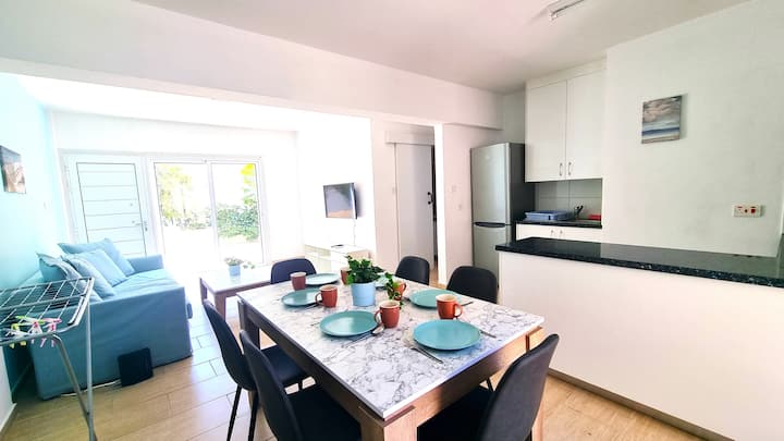 Dream Escape Apt 1 - 6 Min Walk To Kastella Beach! - Larnaca