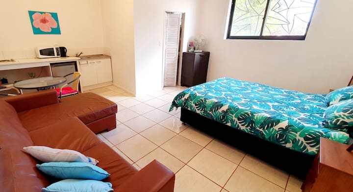 Chez Hiva: Hibiscus 1 -Town & Beach (2p) Sernatur - Easter Island