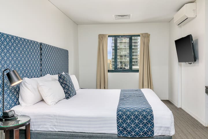 Massive 3 Bedroom Apartment - Fremantle