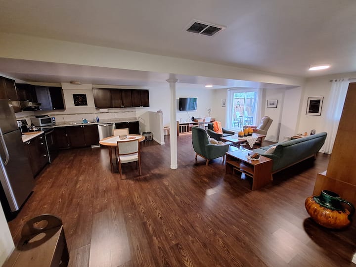 Long Term Rental Only.

Your Home Away From Home - Lindsay