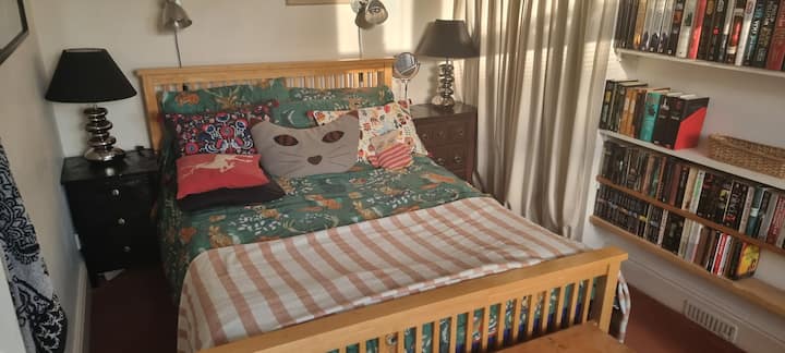 Private Double Room In Quirky Edwardian House - Bristol