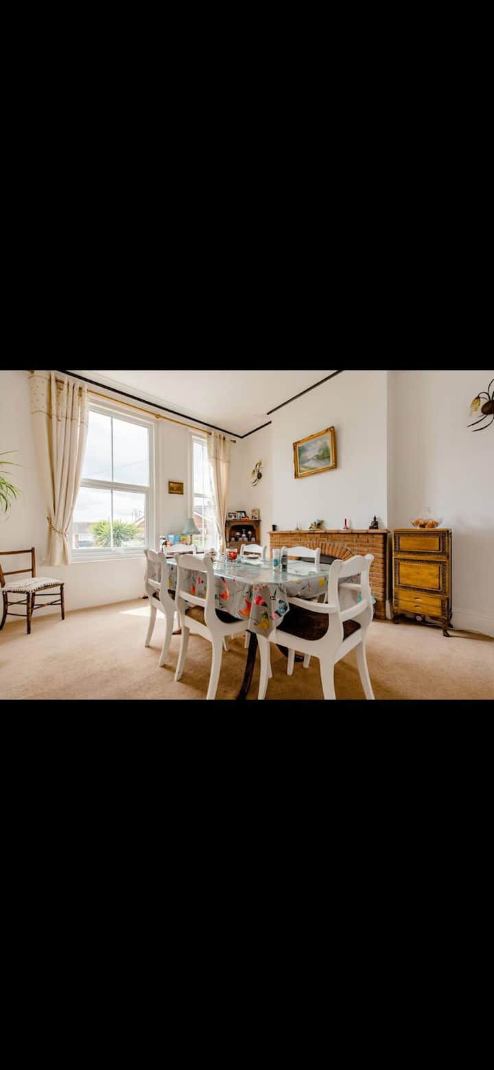 Double Room With Shared Bathroom - Dawlish