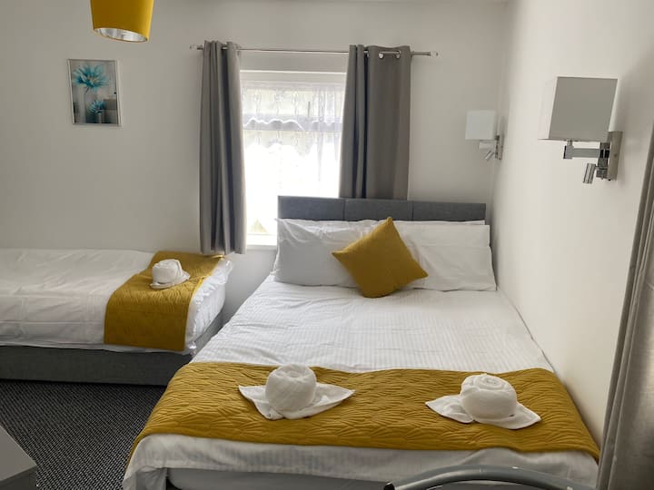 Deluxe Triple Room (3) - Plymouth