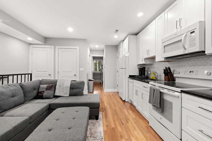 Stylish Renovation+parking+quaint City Living Flat - Washington, D.C.