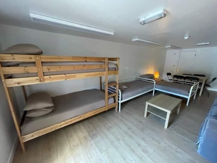 Marwell Resort Ash Self Contained - Southampton, UK