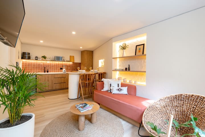 Luxury Boho Apartment - A/c - Kitchen- Fast Wi-fi - Medellín