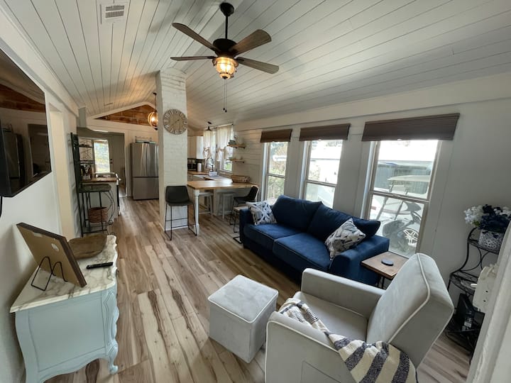 Pop's Country House By The Bay - Fairhope, AL