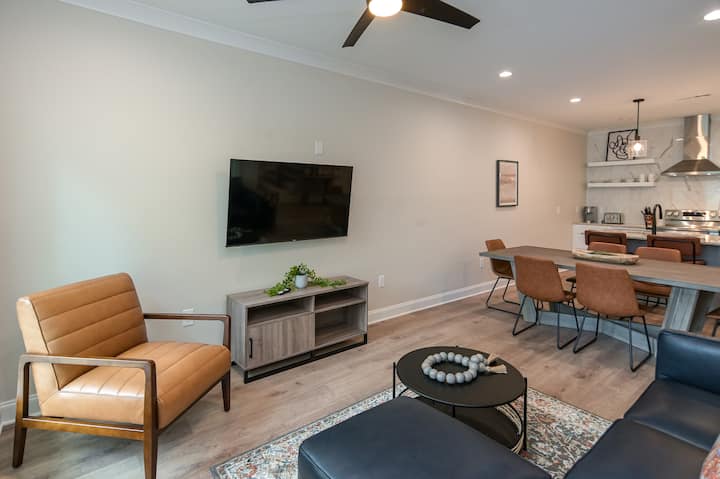 172a Lux Retreat Off The Beat (I) - Huntsville, AL