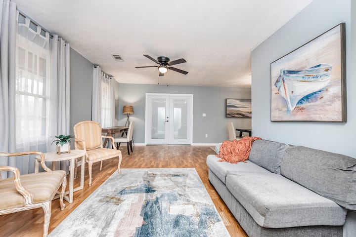 3 Separate Living Areas -Spread Out Comfortably - Warner Robins, GA