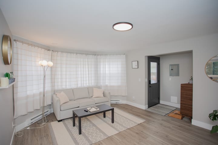 Robin's Hill 1 Bedroom Large Suite - Nanaimo