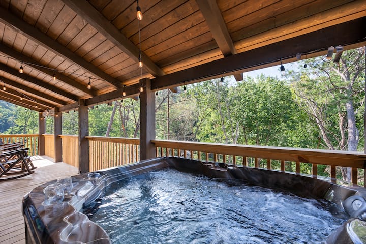 Private_views_waterfall_yoga_hiking_hottub_arcade - Townsend, TN