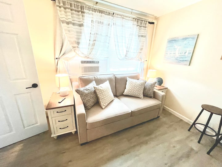 Coastal Condo Right Downtown! -The Osterville Room - Capo Cod, MA