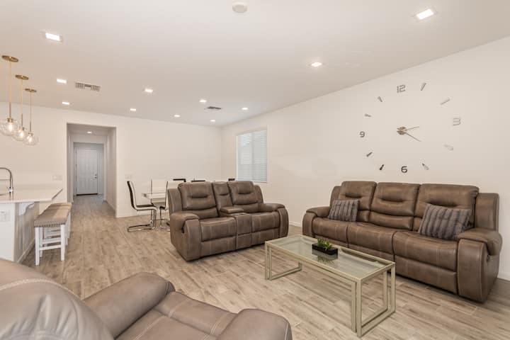 Chic Villa | Heated Pool< Hottub, Firepit, Heimish - Casa Grande, AZ