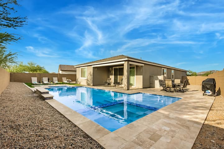 Chic Villa | Htd Pool | Hottub, Firepit, Workspace - Casa Grande, AZ