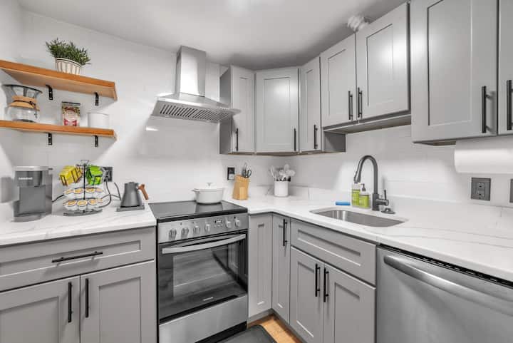 Brand New Studio Brownstone On A Historic St! - Springfield, MA