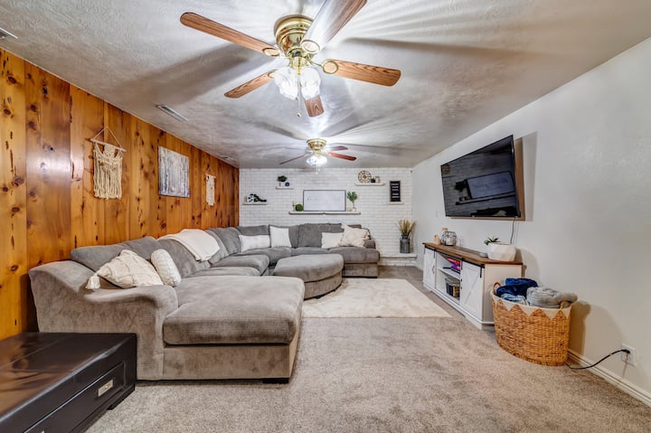 Orem Lower Level Apartment W/hot Tub Access - 奧勒姆